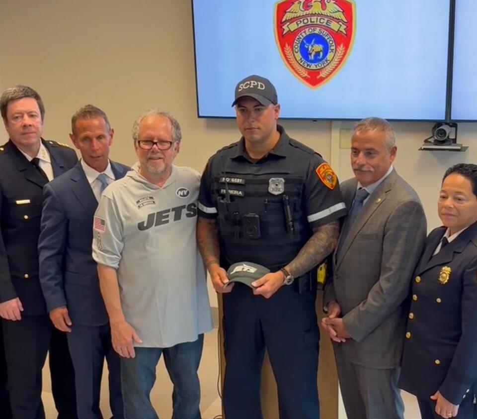 Long Island police officer who's a double amputee is named NY Jets ...