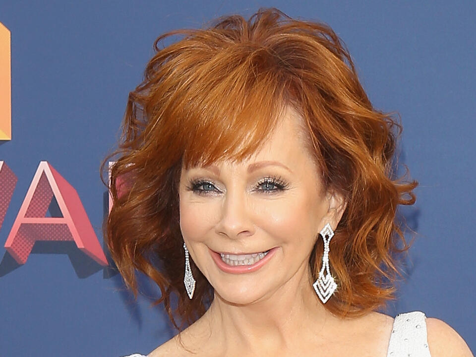 Reba McEntire Recalls the Vulnerable Conversation With Her “Mama” That ...