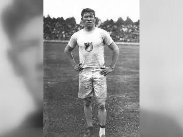 Jim Thorpe's family accepting Presidential Medal of Freedom on his behalf
