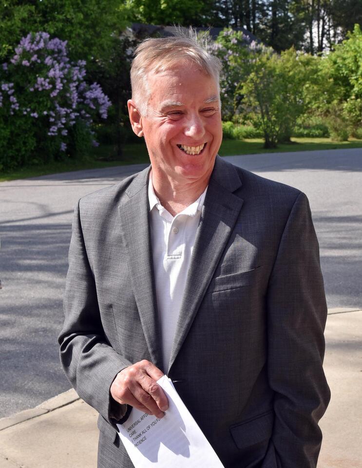Howard Dean visits Waterbury to pass on another run for governor ...
