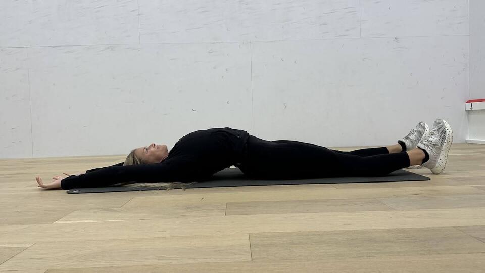 Use this trainer’s five favorite abs stretches to recover faster after ...