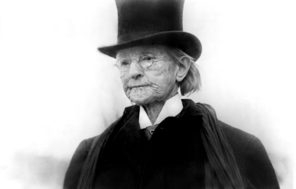 During her time as a surgeon for the Union Army, Mary Edwards Walker ...
