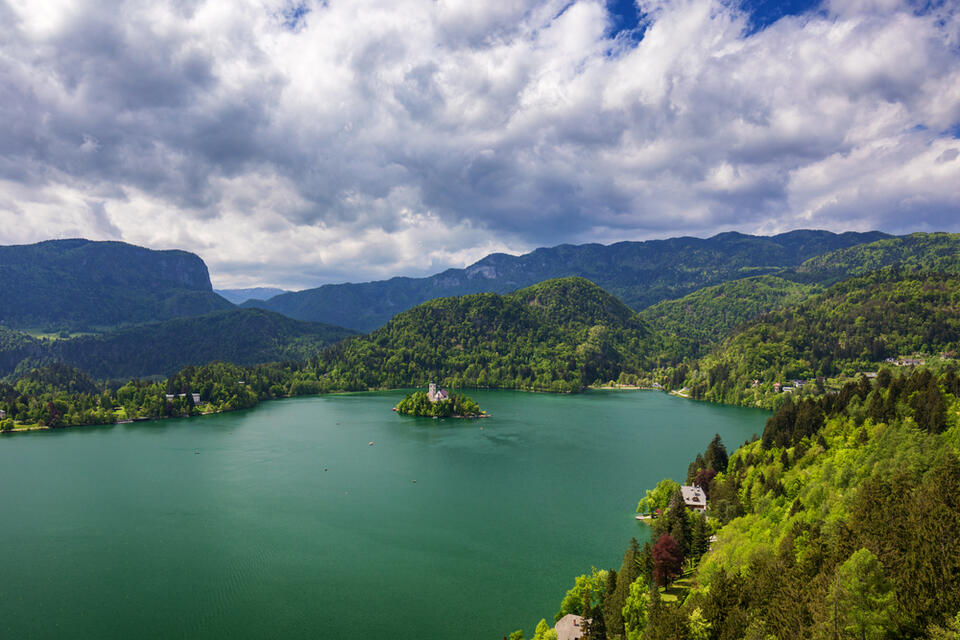 20 most breathtaking lakes worldwide to visit - NewsBreak