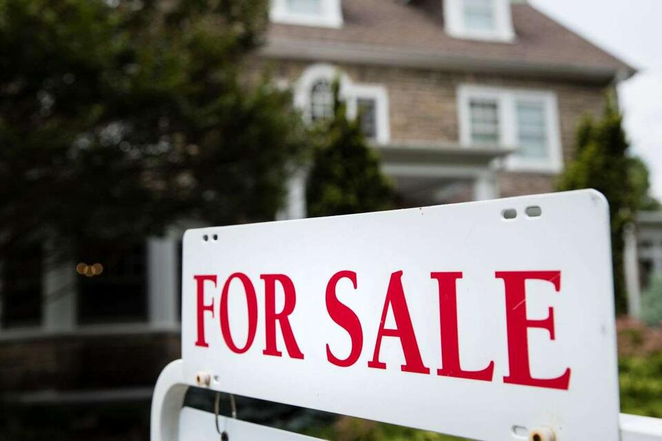 US home sales fall to lowest level in nearly 30 years - NewsBreak