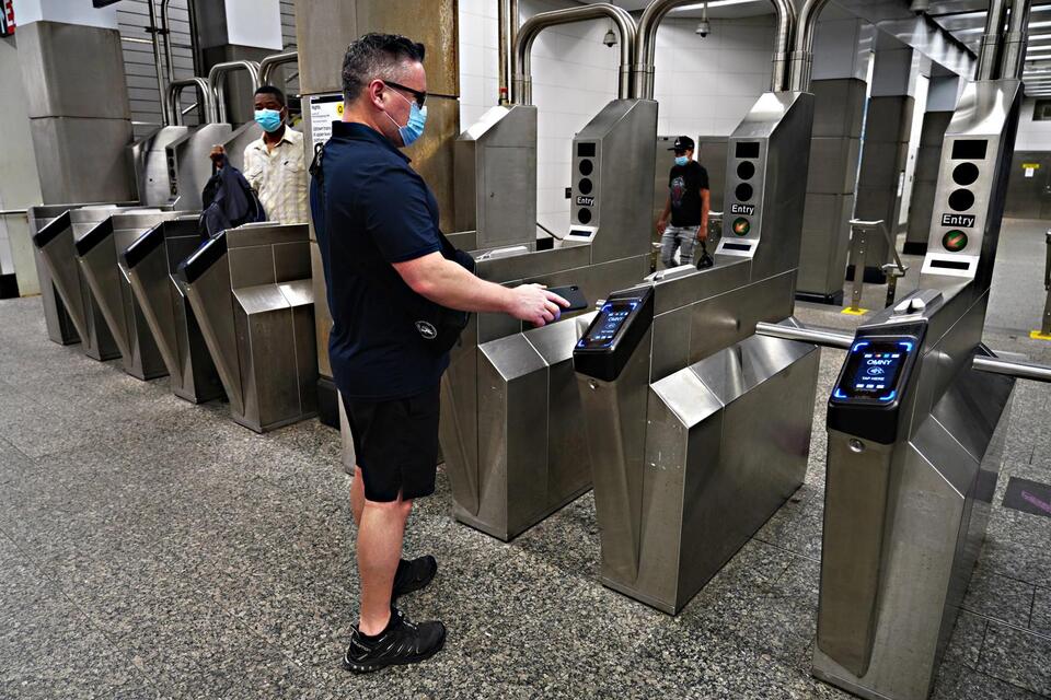 MTA to roll out OMNY card vending machines as MetroCard phaseout ...