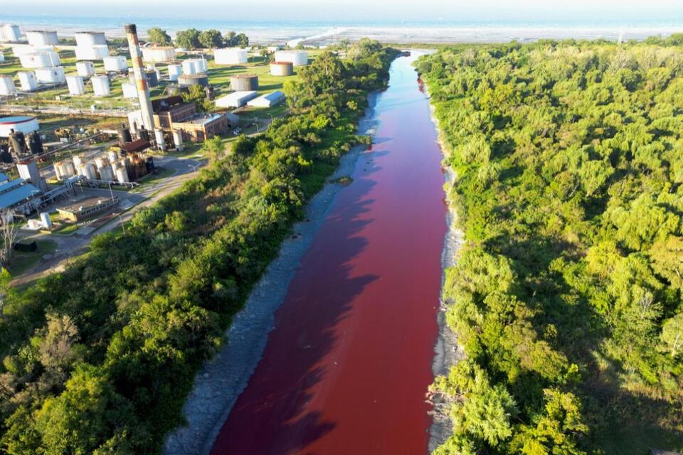 Argentina River Turns Into ‘Stream of Blood’ After Suspected Toxic Leak ...
