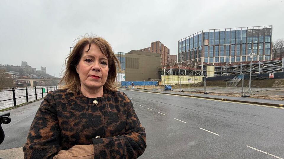 Calls for 'white elephant' development to open - NewsBreak