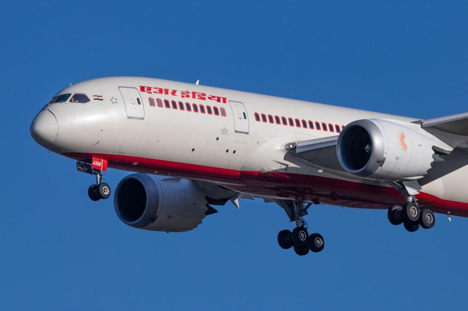 Boeing Dreamliner Turns Back After Pilot Finds Alarming Issue Mid ...