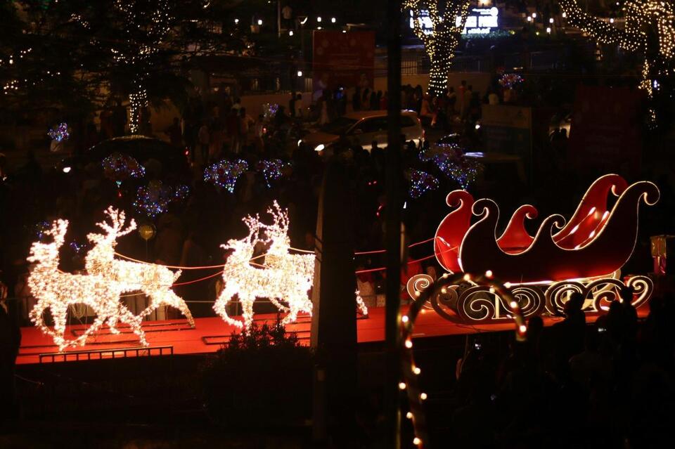 Don’t Freeze or Get Towed: Your Parade of Lights Survival Guide - NewsBreak