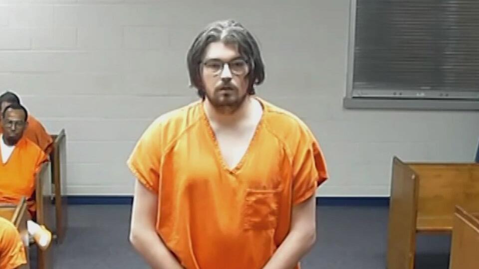 Former substitute teacher accused of sending sexual messages to, asking for nudes from 16-year ...