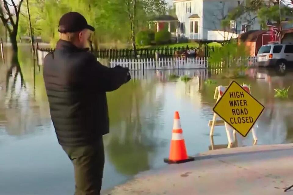 The Weather Channel in Calhoun KY as Green River Nears Crest - NewsBreak