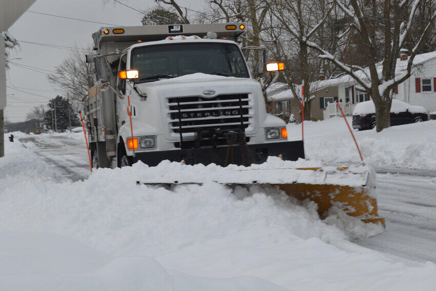 NWS: Light snow accumulation might come Friday night into Saturday ...