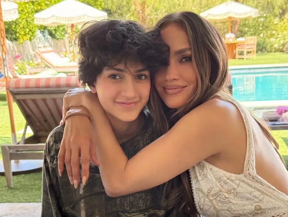 Jennifer Lopez Shares Rare Photos With Twins Emme & Max - NewsBreak