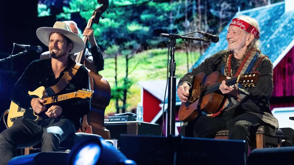 Watch Lukas Nelson’s Flawless Tribute to His Dad on Willie’s 93rd ...