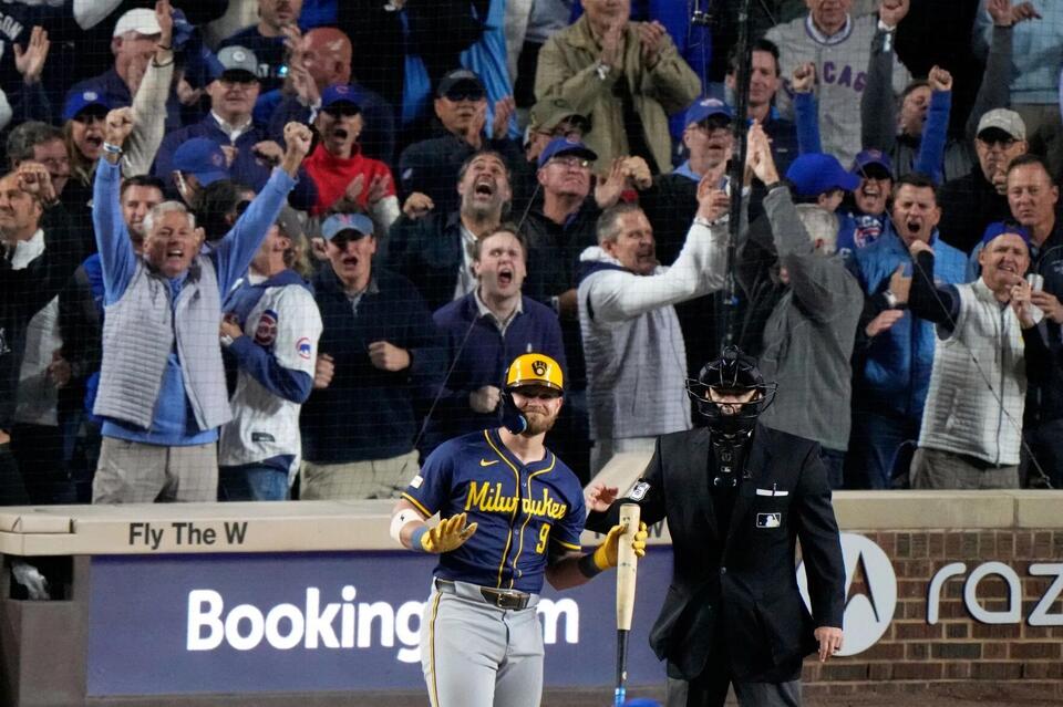 Cubs use 4-run 1st inning to top the Brewers 4-3 and avoid NL Division ...