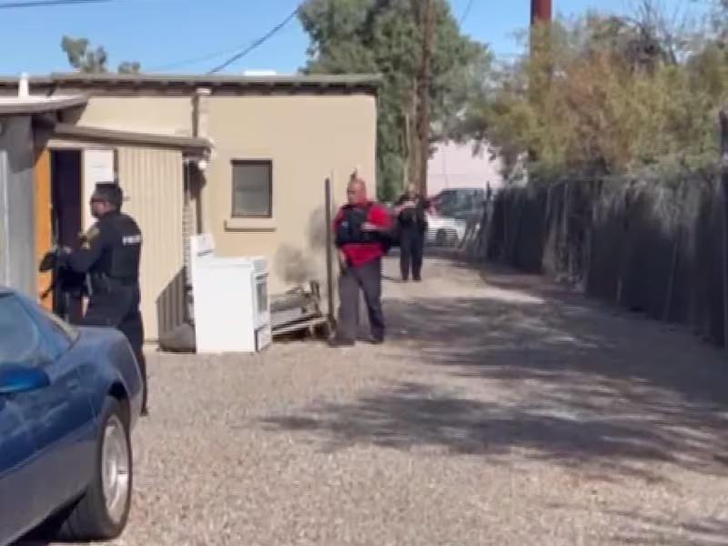 Watch Authorities In Standoff With Burglary Suspect In Tucson