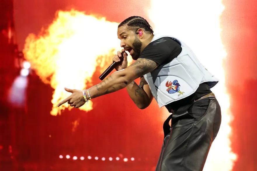 Drake Appears to Have Purchased Tupac Shakur’s Death Row Chain - NewsBreak