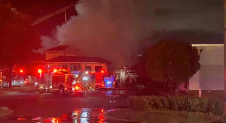 Jackson firefighters battle overnight blaze at sports bar, two house ...