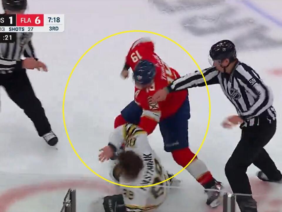 David Pastrnak gets his helmet knocked off in fight with Matthew Tkachuk