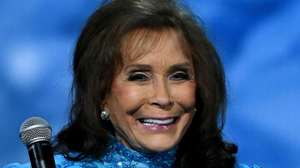 County Music Queen Loretta Lynn’s Dying Last Words Revealed - NewsBreak