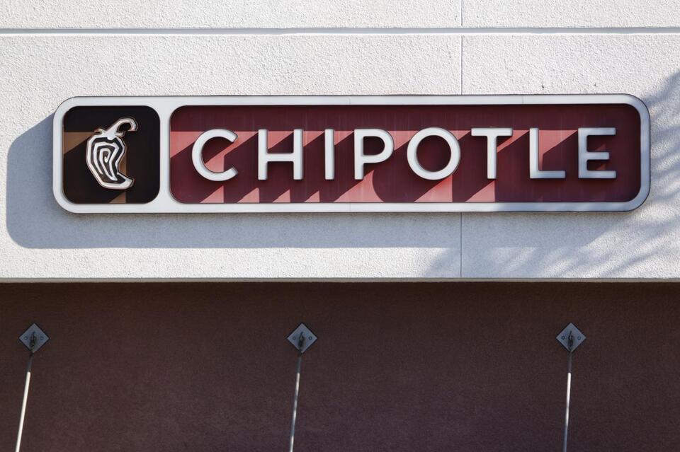 Prayers Up! 16-Year-Old Fatally Shot Inside Chipotle Bathroom In ...