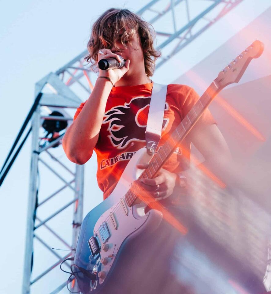 Oscar Stembridge rolls out new indie-pop single “Hold Me Till It’s Over ...