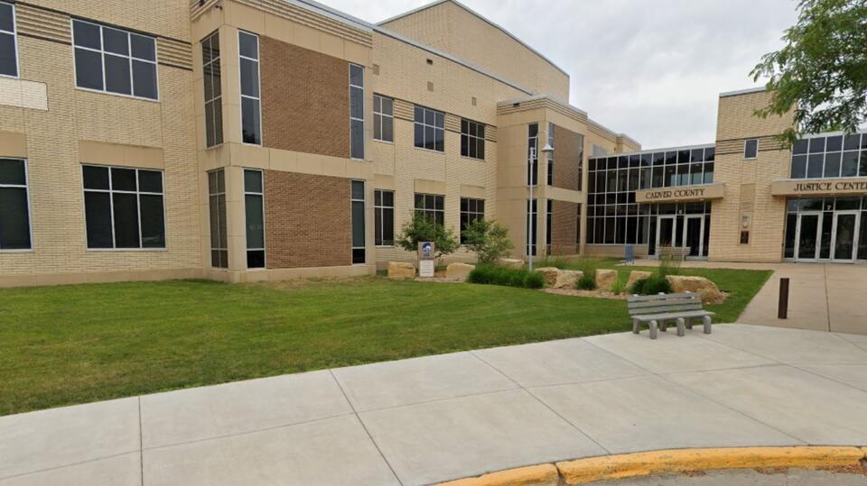 MN Teen Vanishes After Escaping Deputy's Custody in Twin Cities - NewsBreak