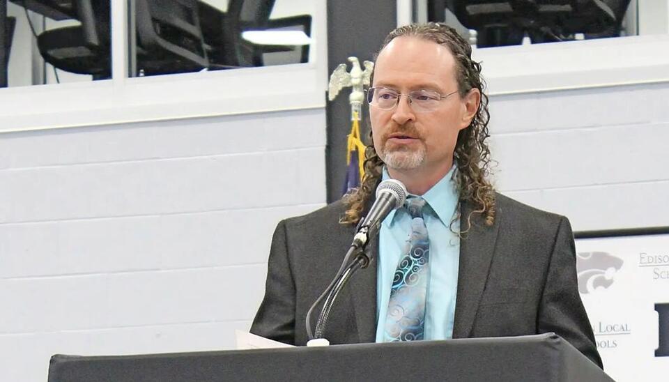 Edison honors top seniors at annual breakfast - NewsBreak