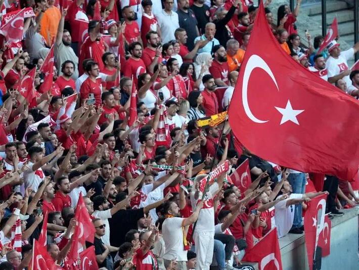 Turkey fans do wolf salute, President Erdogan in Berlin stadium