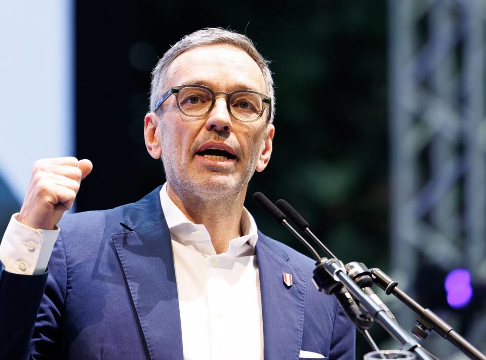 Leader of Austria's far-right FPÖ opposes leaving European Union ...