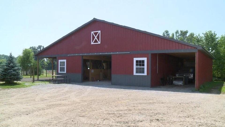 A new horse barn for rescues takes shape at Charlie's Forever Farm ...