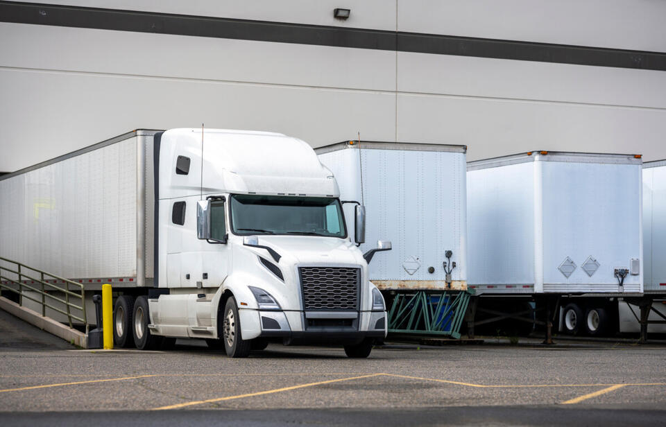 FMCSA’s broker transparency rule pushed to 2026 - NewsBreak