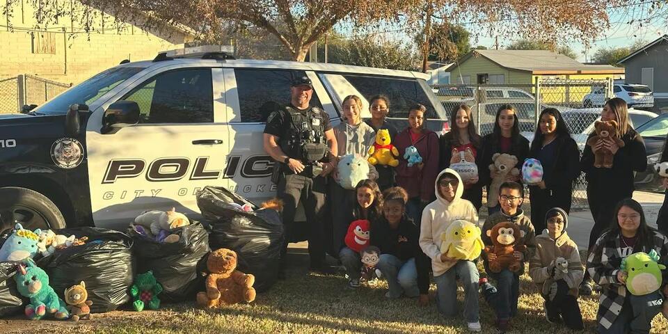Students donate over 250 stuffed animals to Buckeye Police Department ...