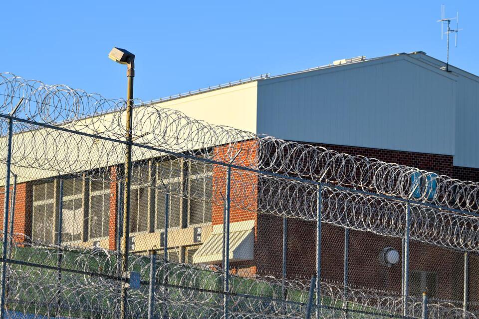 Guard gets prison despite claim inmate wasn’t vulnerable during beating ...