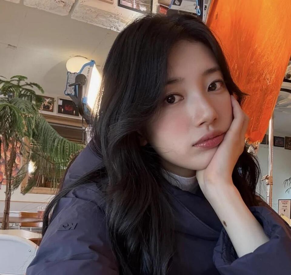 Suzy stuns with effortless beauty in latest Instagram update - NewsBreak