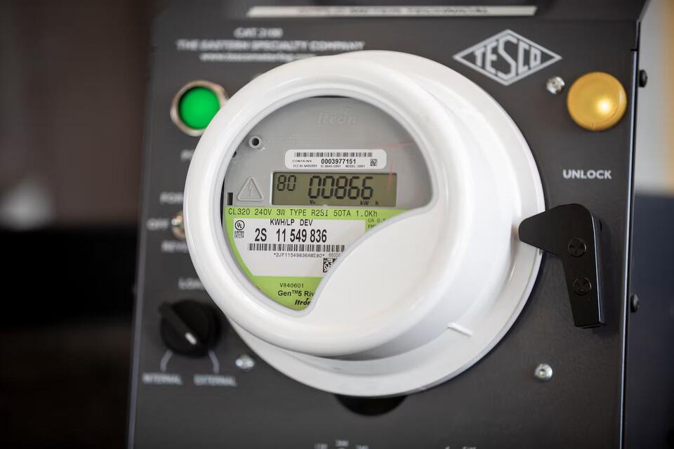 New smart meters give electric customers power to save - NewsBreak