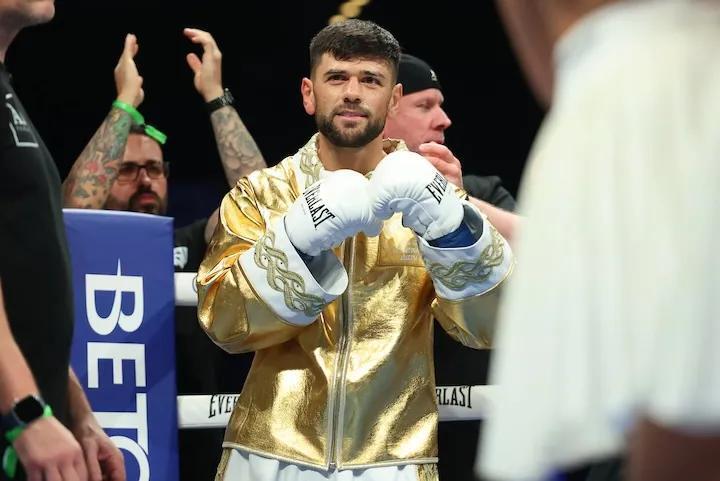 Joe Cordina leaps into WBO’s No. 1 spot at 135 following Flores win ...