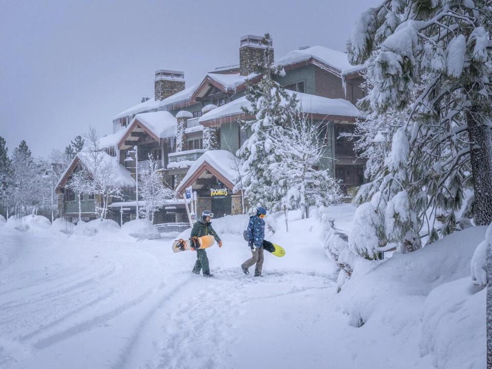 Blizzard warning, avalanche watch as storm packing up to 10 feet of ...