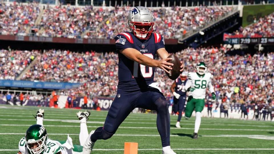 Patriots Offer In-Game Update After Drake Maye Exits With Injury - NewsBreak