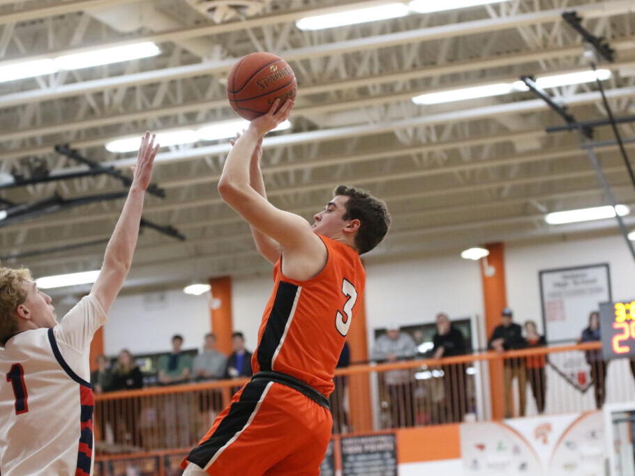 SECTION 6AAA BOYS BASKETBALL: Orono too much for Delano in Section 6AAA semifinals