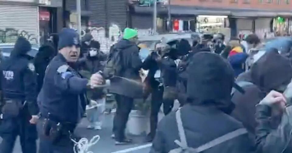 NYPD pepper spray anti-ICE protesters on Canal Street to clear path for ...