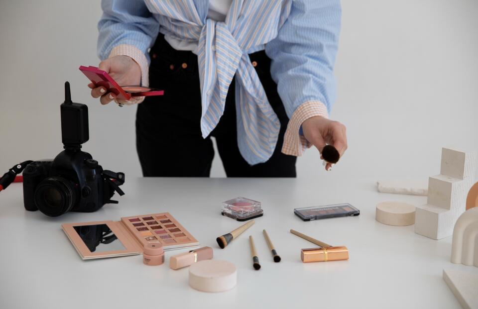The Evolution of the Beauty Industry: Trends, Consumer Behavior, and ...