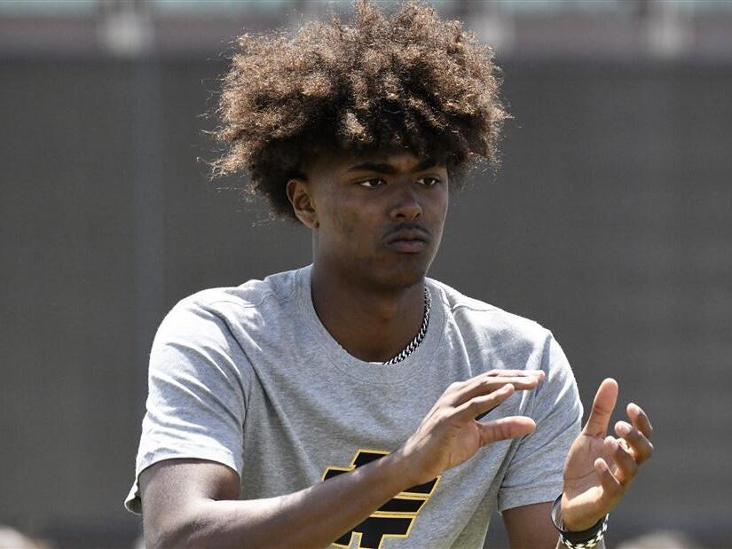 VIDEO: Oregon QB commit Akili Smith in action from Las Vegas Elite 11 ...