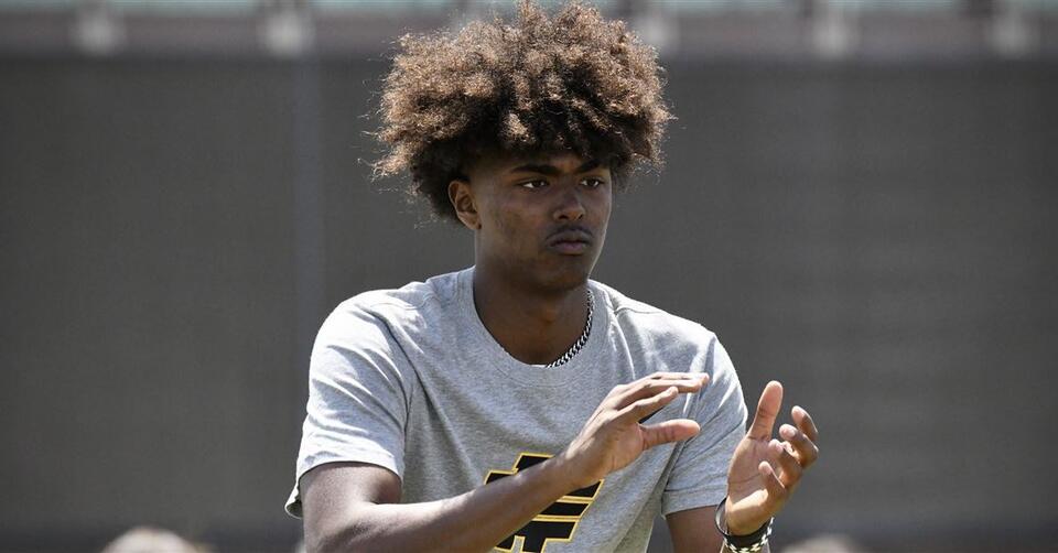 VIDEO: Oregon QB commit Akili Smith in action from Las Vegas Elite 11 ...
