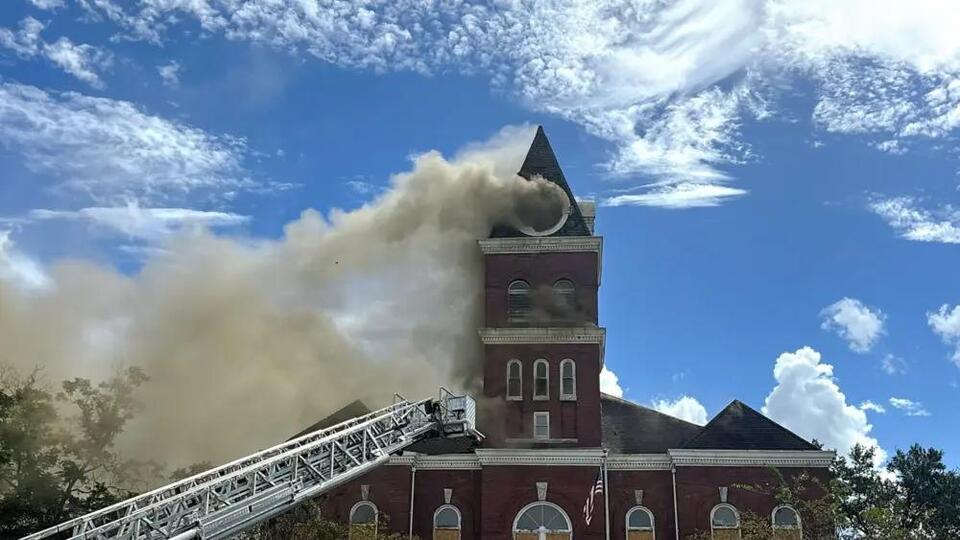 Wayne County Courthouse on Fire - NewsBreak