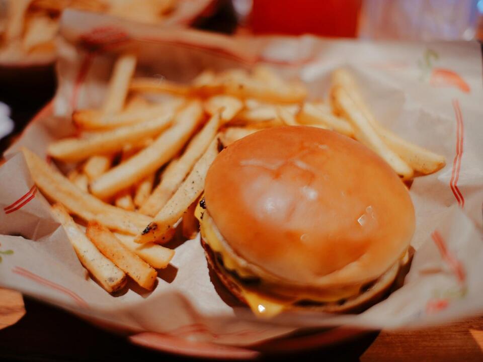 These 2 Historic Eateries Are the Oldest Fast Food Restaurants in ...