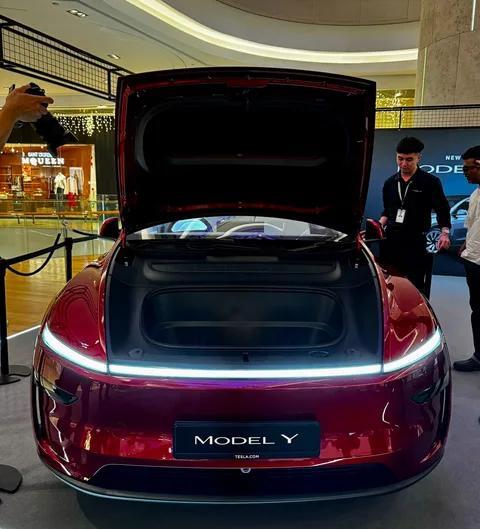 2025 Model Y frunk turns into aquarium to test new Juniper drain plug ...