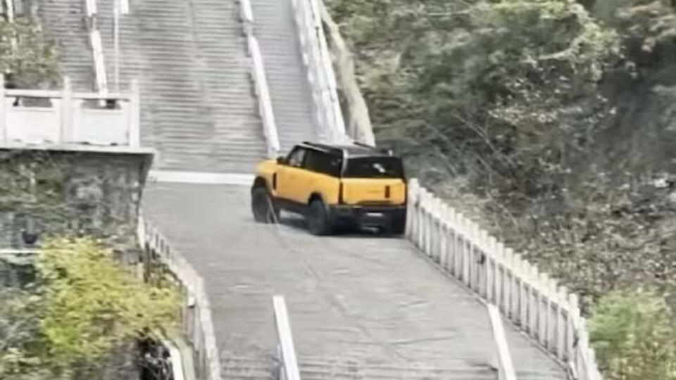A Chinese Automaker Tried—And Failed—To Copy Range Rover's Viral Stair ...
