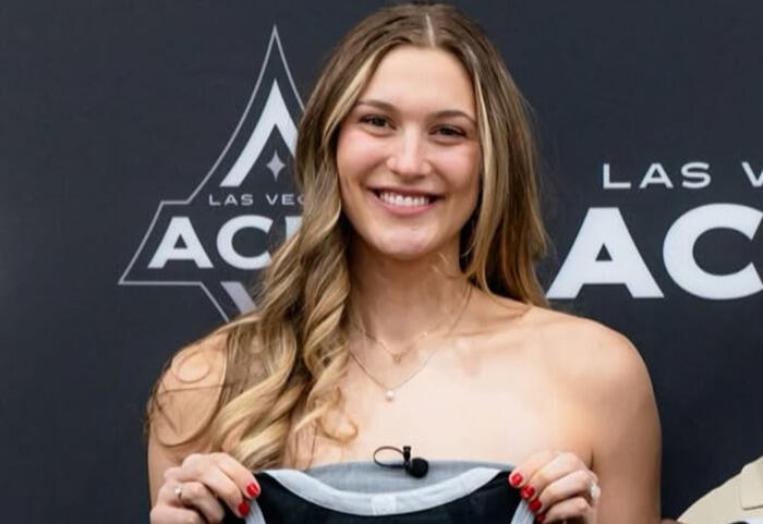 WNBA Star Elizabeth Kitley Breaks The Internet After Going ‘Topless ...