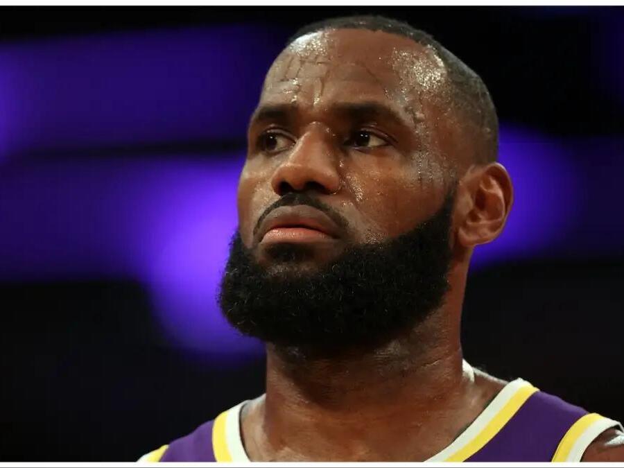 LeBron James Claps Back at ‘Courtside Karen’ After She Mocks Him for ...